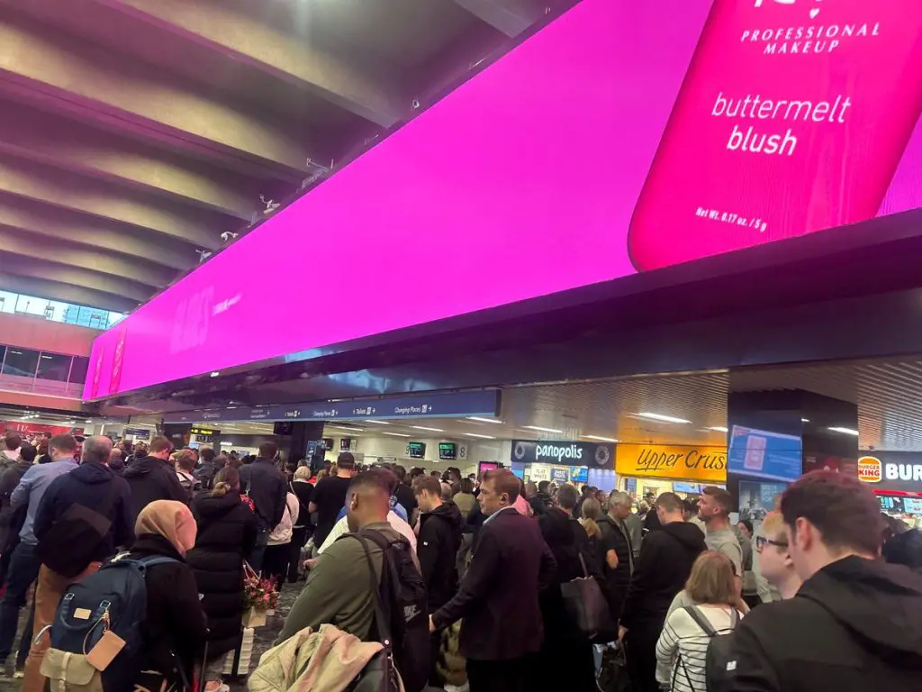 Euston: the ad now standing at platform 9 isn’t helping anyone - More ...